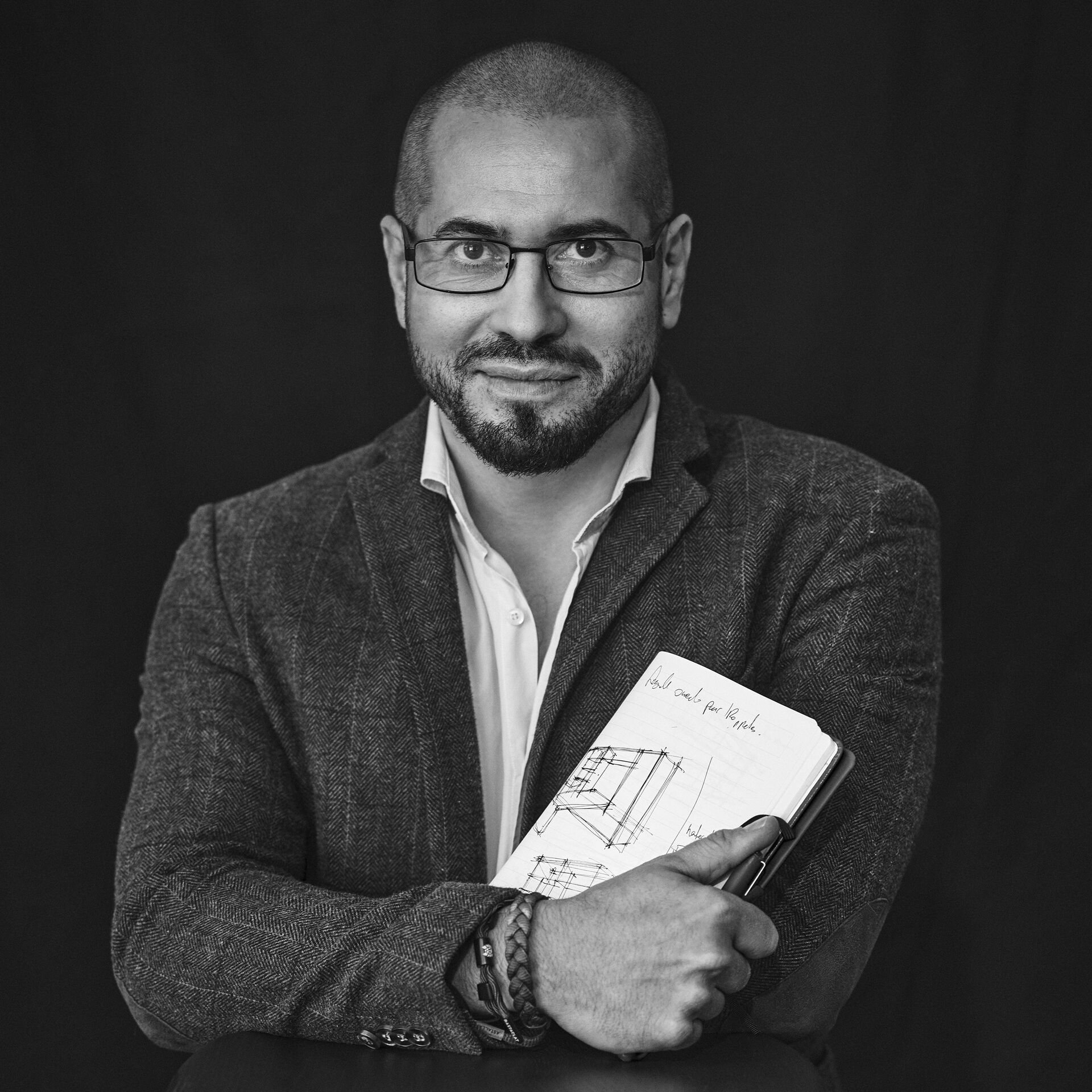 Sophisticated bespoke grey shaker kitchen | SCHMIDT