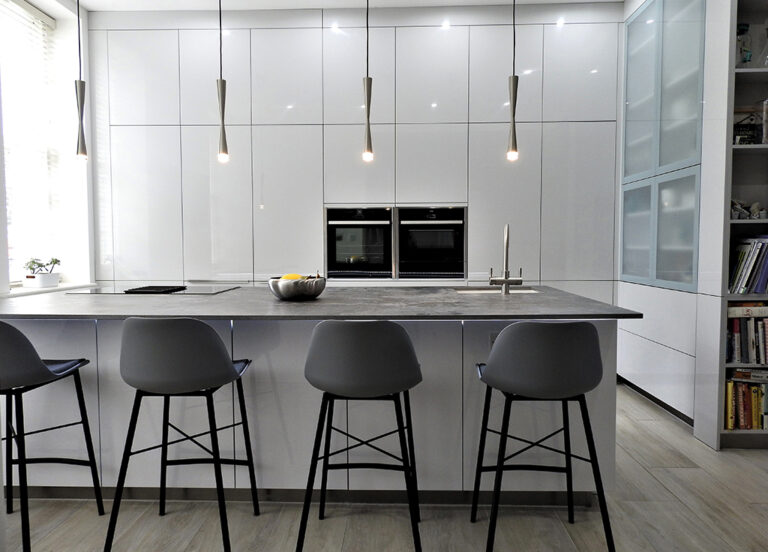 Fitted modern kitchens with a handless design | SCHMIDT