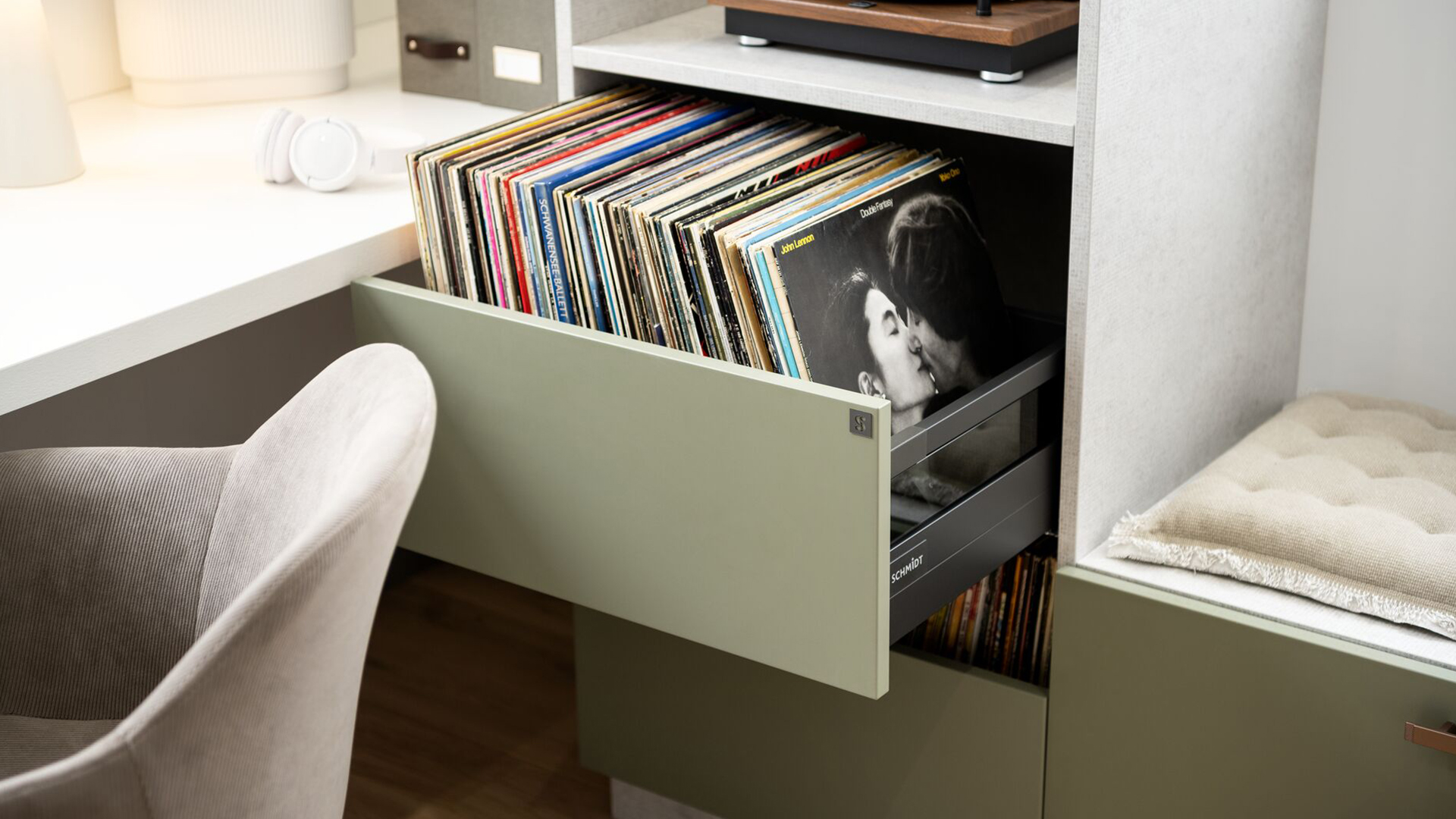 Bespoke office solutions & fitted desks with storage | SCHMIDT